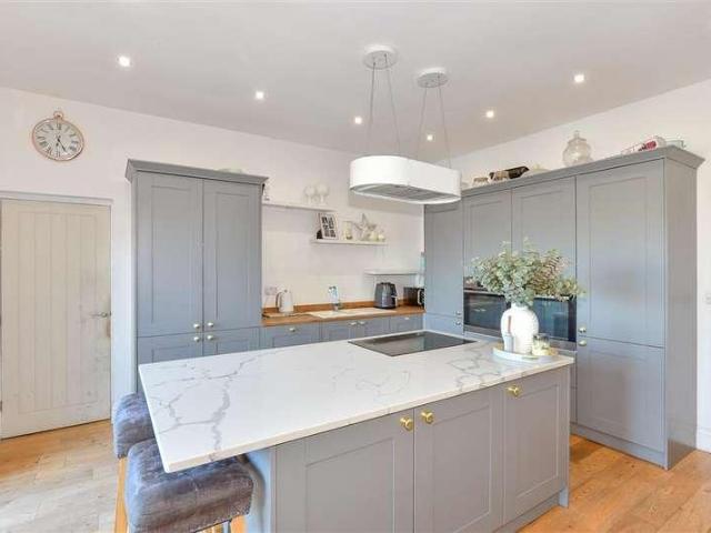 5 bed house for sale