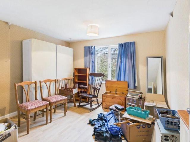 5 bed house for sale