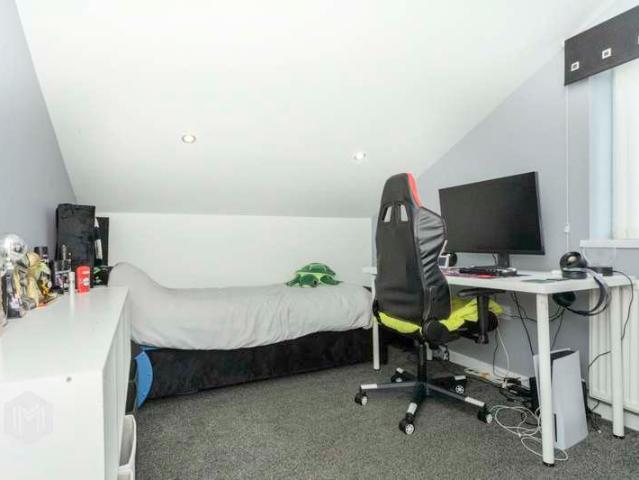 5 bed house for sale