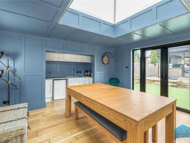 5 bed house for sale