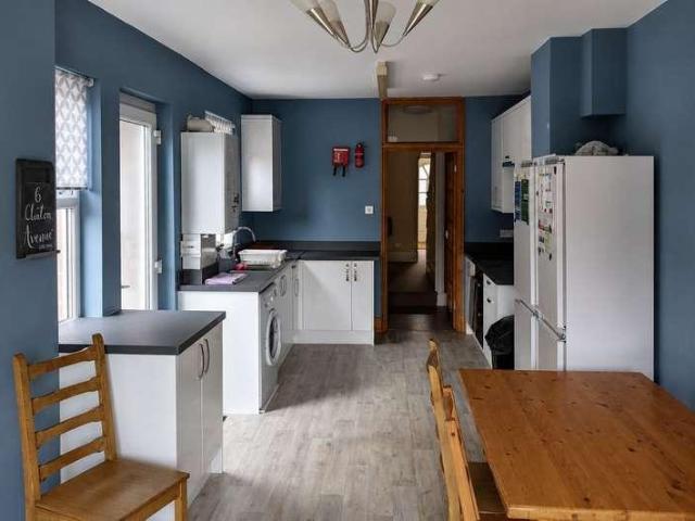5 bed house for sale
