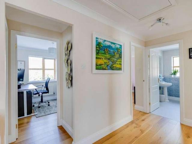 5 bed house for sale