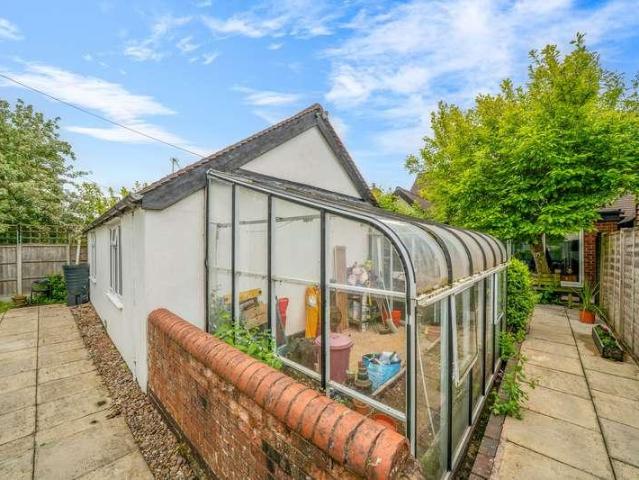5 bed house for sale