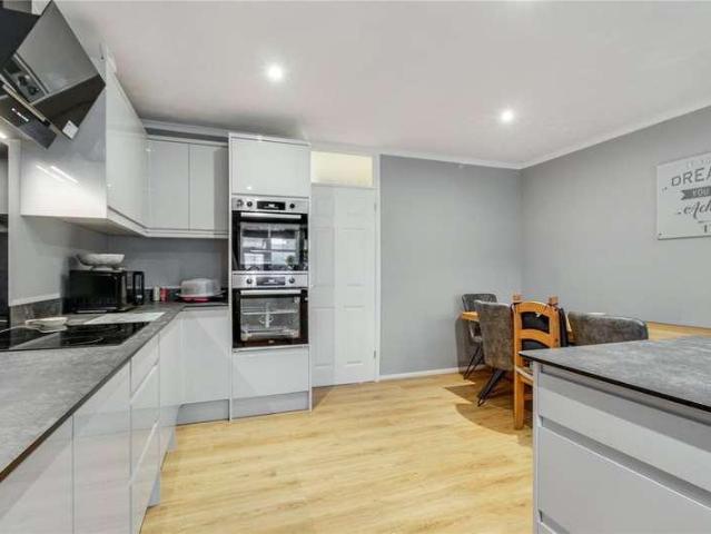 5 bed house for sale