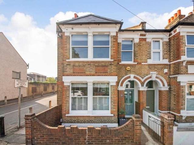 5 bed house for sale