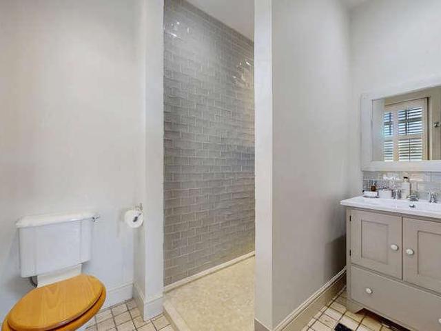 5 bed house for sale