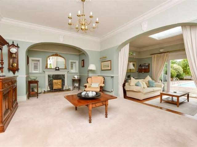 5 bed house for sale