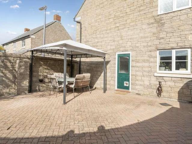 5 bed house for sale