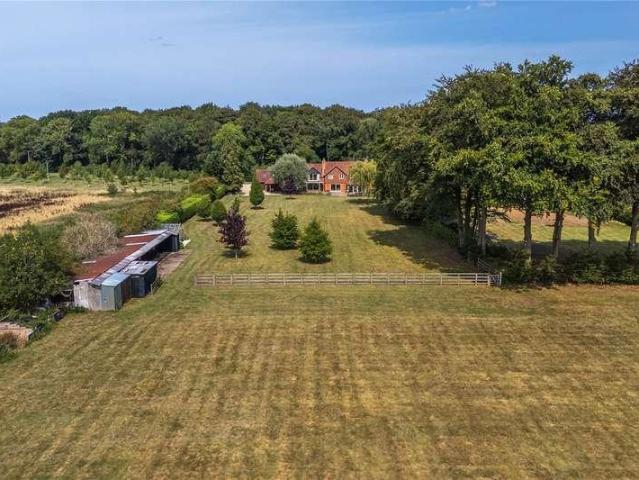 5 bed house for sale