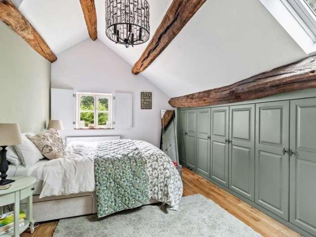 5 bed house for sale