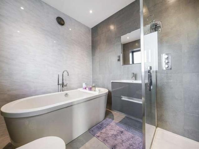 5 bed house for sale