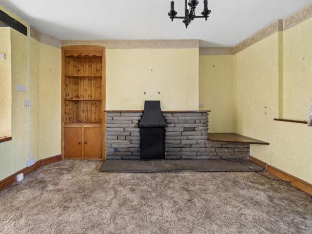 5 bed house for sale