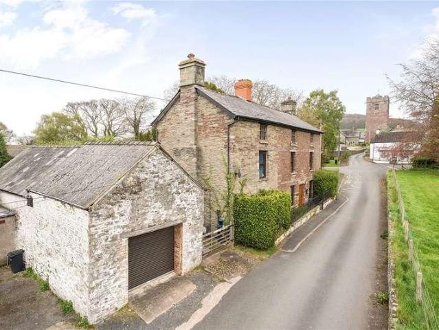 5 bed house for sale