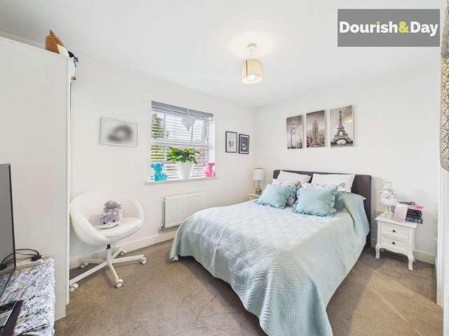 5 bed house for sale