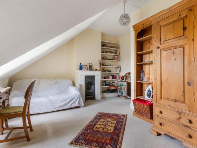 5 bed house for sale