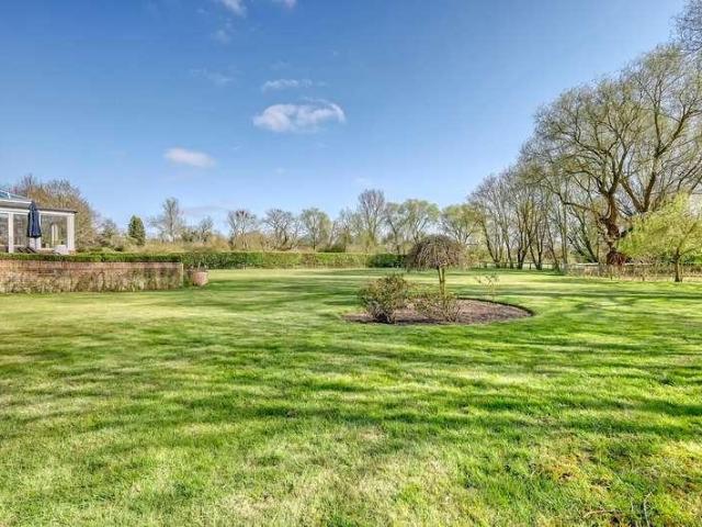 5 bed house for sale