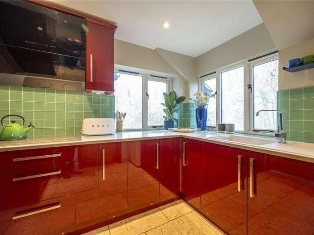 5 bed house for sale