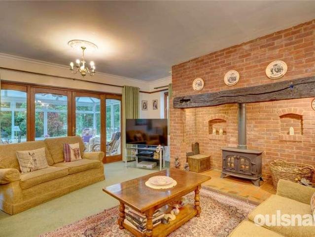 5 bed house for sale