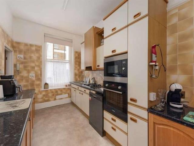 5 bed house for sale
