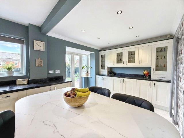 5 bed house for sale
