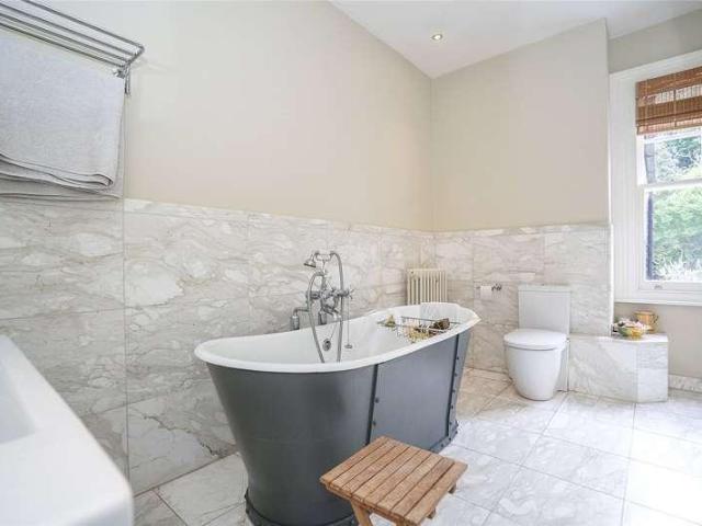 5 bed house for sale