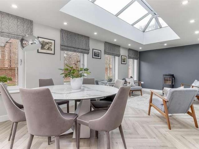 5 bed house for sale