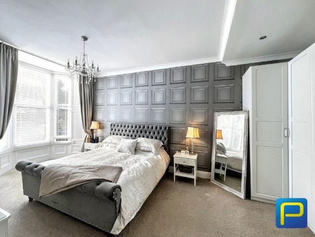 5 bed house for sale