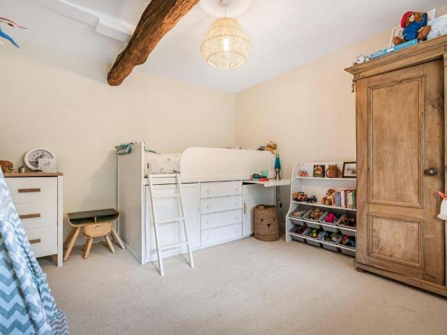 5 bed house for sale