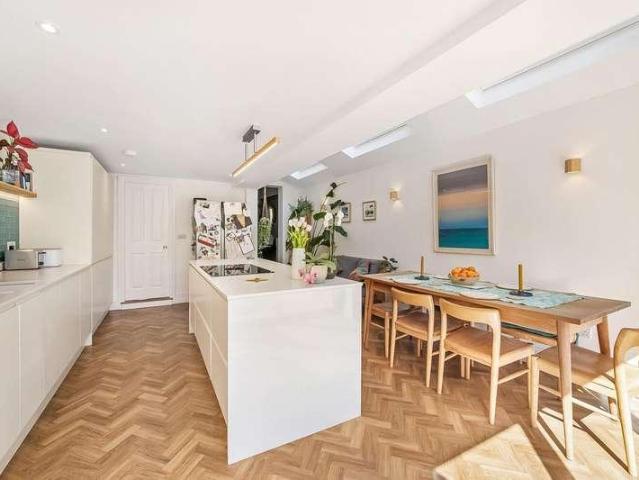 5 bed house for sale
