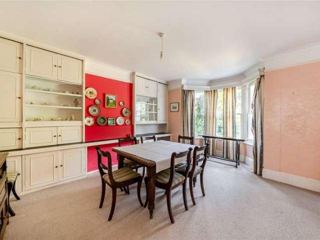 5 bed house for sale