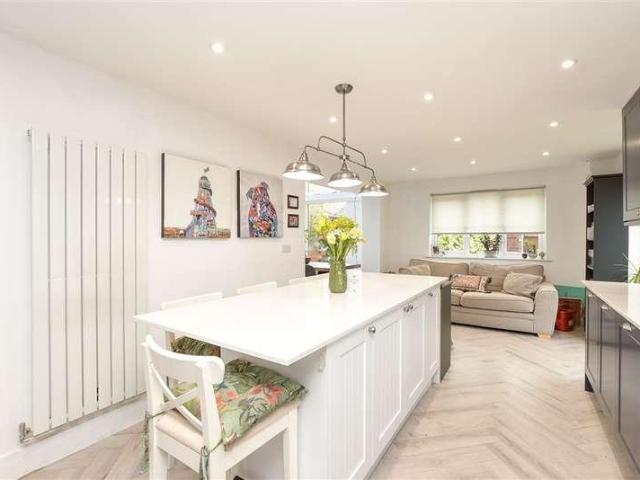 5 bed house for sale