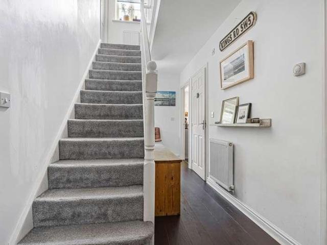 5 bed house for sale