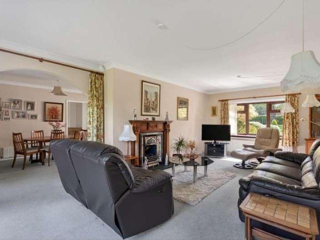 5 bed house for sale