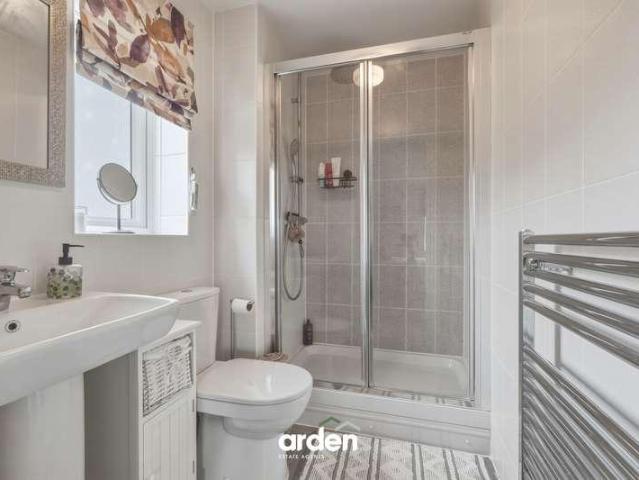 5 bed house for sale
