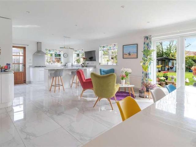 5 bed house for sale