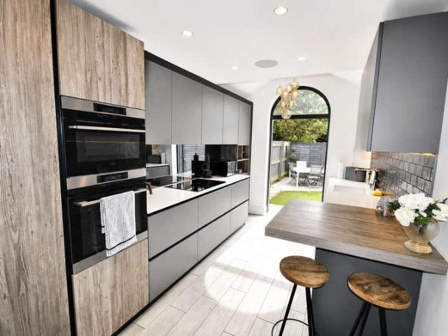 5 bed house for sale