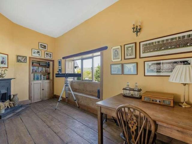 5 bed house for sale