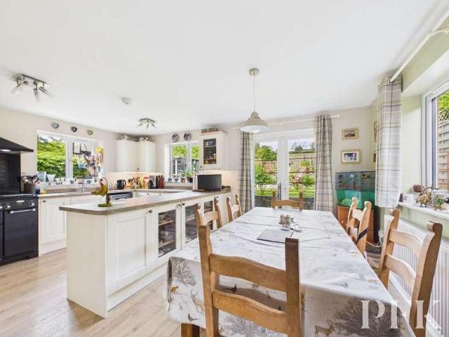 5 bed house for sale