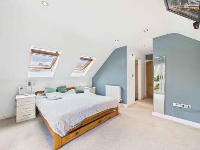 5 bed house for sale