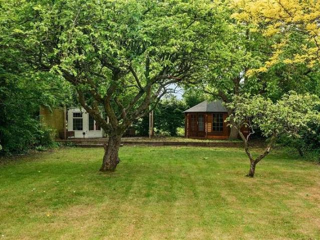 5 bed house for sale