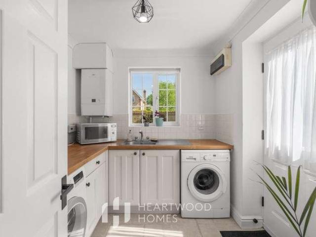 5 bed house for sale
