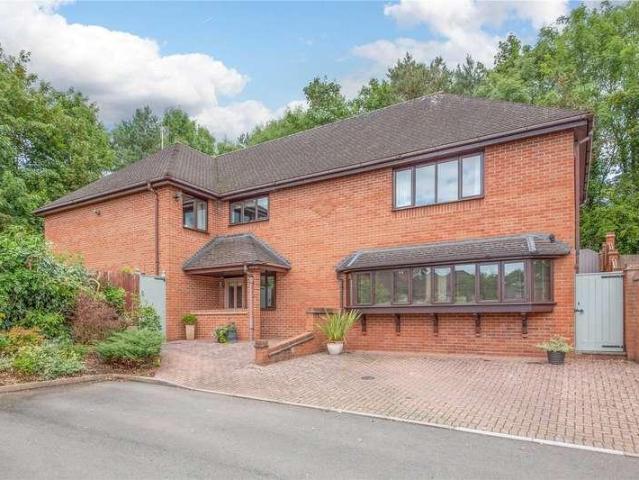 5 bed house for sale