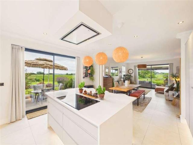 5 bed house for sale