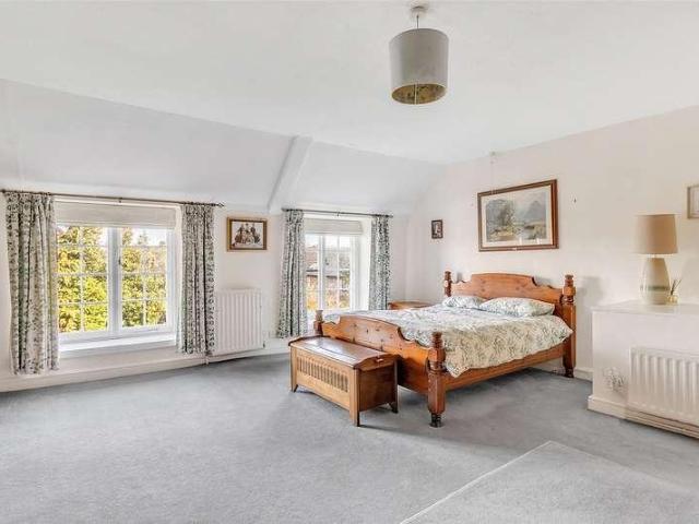 5 bed house for sale