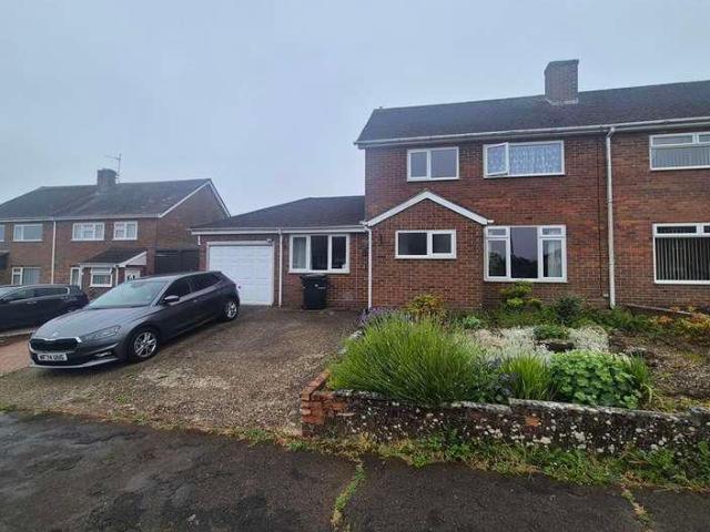 5 bed house for sale