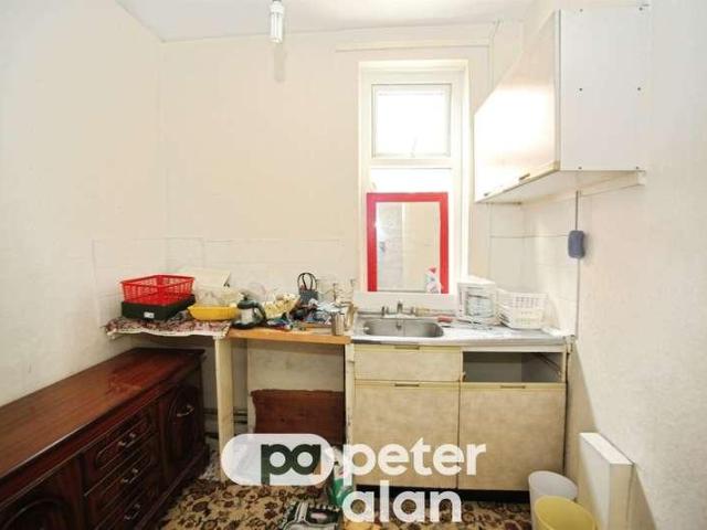 5 bed house for sale