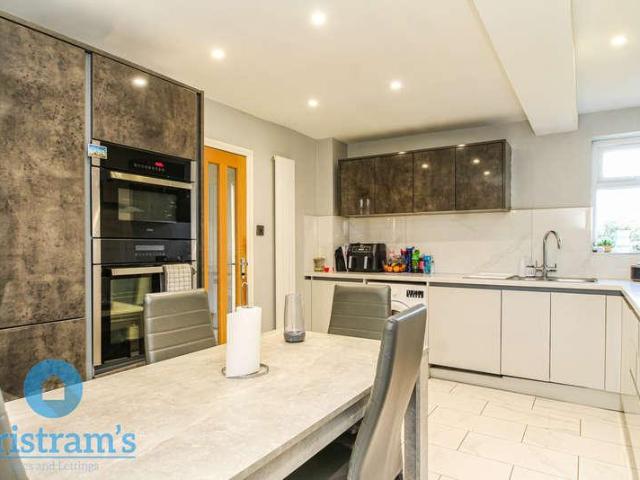 5 bed house for sale