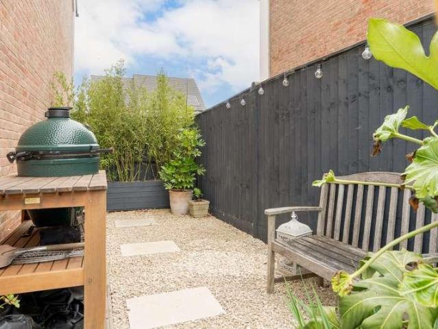 5 bed house for sale