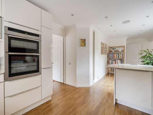 5 bed house for sale