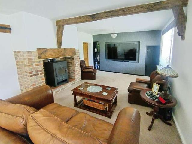 5 bed house for sale